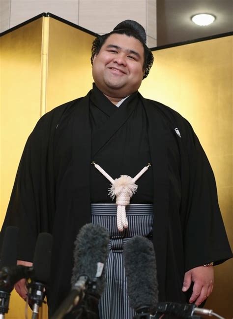 高安 大関昇進披露宴の記者会見で笑顔を見せる：心優しきチカラビト 写真特集：時事ドットコム