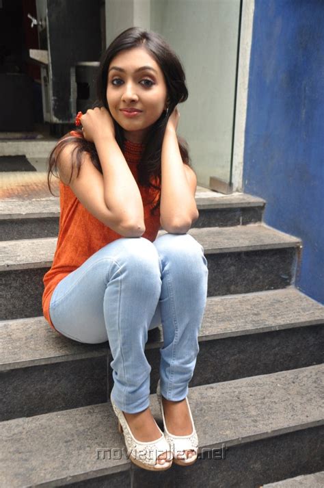 Same Sex Couples South Indian Actress Uthara Unni Cute Photos
