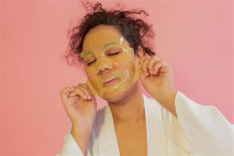 曬傷肌膚小貼士：曬傷可以敷面膜嗎？如何正確修復受損肌膚 水嫩美肌養成指南