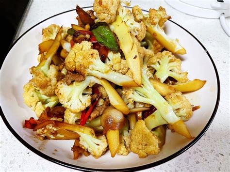 【干煸花菜炒肉的做法步骤图，怎么做好吃】珊珊小姐姐哟下厨房