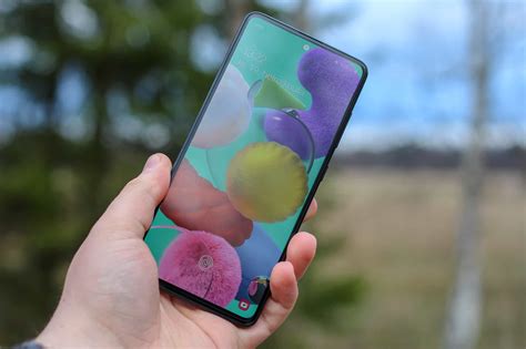 Testissä Samsung Galaxy A51 Moderni Mutta Takkuileva Puhelin
