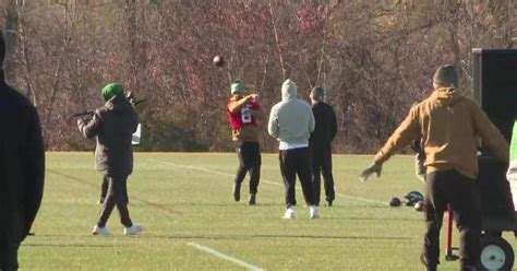 Aaron Rodgers Returns To Jets Practice Just 11 Weeks After Tearing