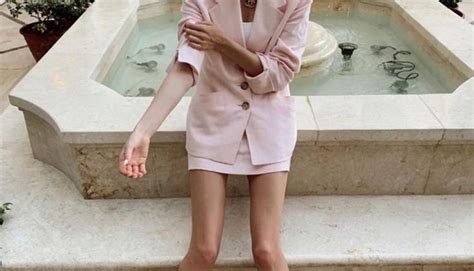 إلسا هوسك تزور مدينة جبيل صور النهار