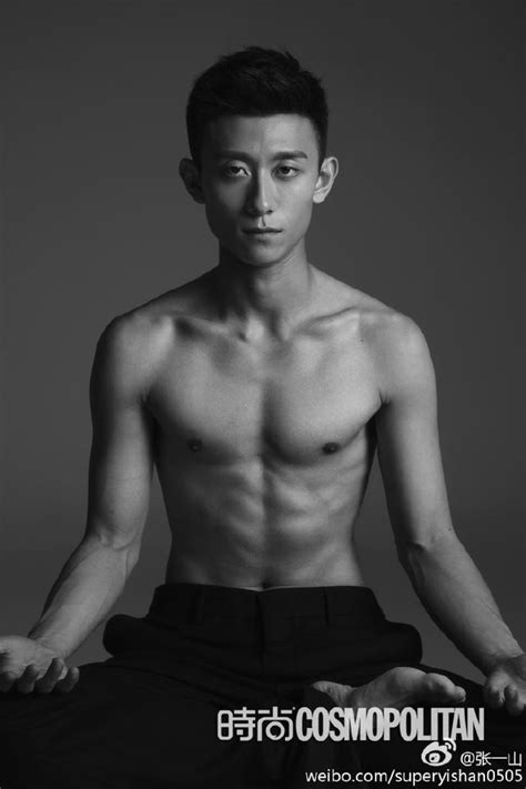 張一山半裸上身曬肌肉 完美展現好身材 每日頭條
