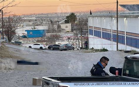Dejan cadáver envuelto en cobijas en calles de la colonia Azteca