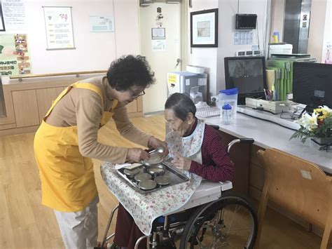11월 자원봉사자 활동 사진 공지사항 구립용산노인전문요양원
