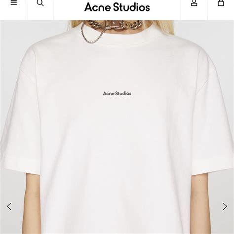 アクネストゥディオズ Tシャツ メルカリ