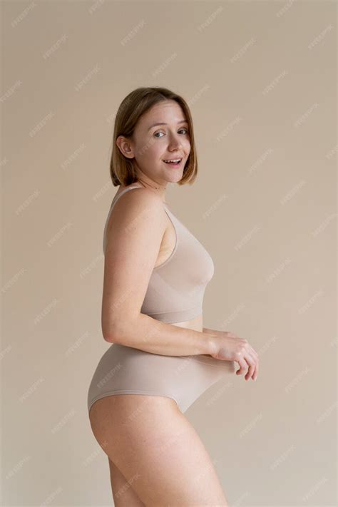 란제리에 아름 다운 여자 무료 사진