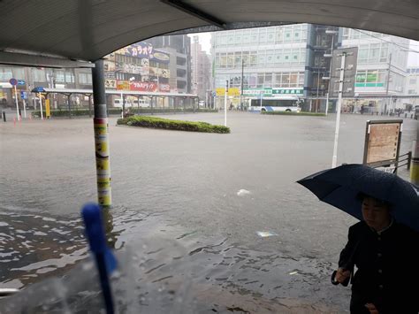 【豪雨】千葉県 蘇我駅 周辺が大雨の影響で冠水「東側ロータリーは水没」「完全に川」 はちまと