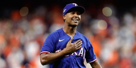 Houston Astros Vs Texas Rangers Por El Juego 2 De La Serie De