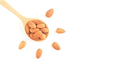 아몬드 흰색 배경 위에 고립 된 나무로 되는 숟가락에 아몬드 0명에 대한 스톡 사진 및 기타 이미지 0명 갈색 개체 그룹 Istock