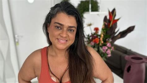 Foto Preta Gil mostrou seu cabelo real após o tratamento conta o