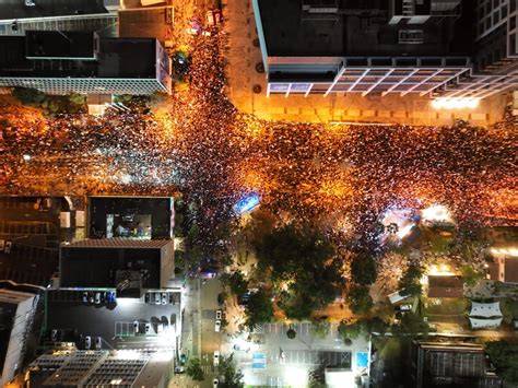 למרות מזג האוויר רבבות הפגינו ברחבי הארץ נגד הרפורמה המשפטית אתר