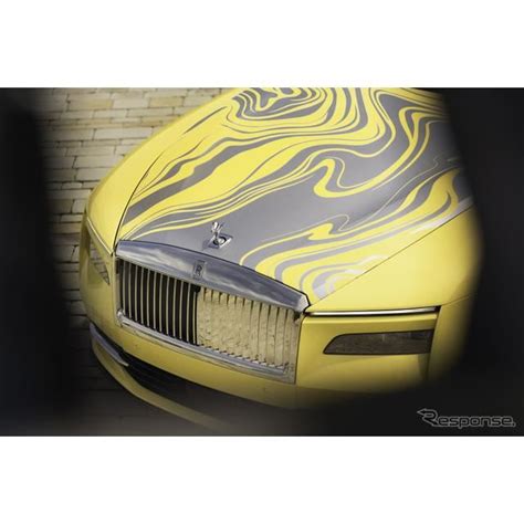 価格com ロールスロイス初のev、外も中も「真っ黄色」に『スペクター・セマフォ』初公開