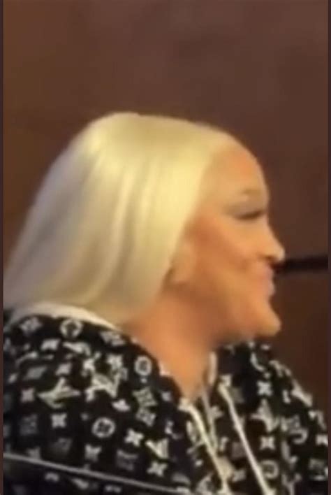 Im Convinced Her Chin Adjusts Based On How Much Drama She Gets In 😂