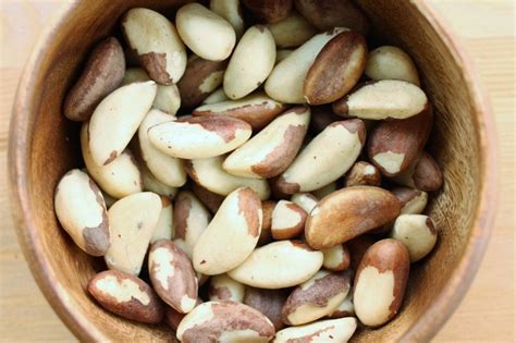 Бразильский орех: состав, свойства, польза и вред продукта