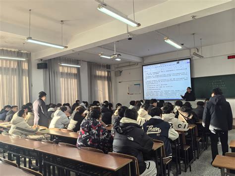 汽车工程学院组织2025年春学期开学第一天教学检查 盐城工学院 汽车工程学院
