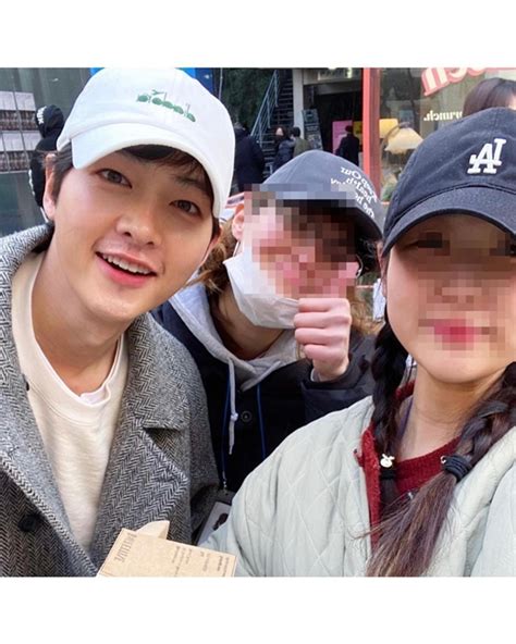 俳優ソン・ジュンギ、再婚発表後の近況＝演劇を楽しみ、後輩らと記念写真 K Pop、韓国エンタメニュース、取材レポートならコレポ！