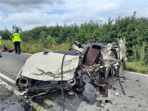 Śmiertelny wypadek na drodze wojewódzkiej nr Na miejscu zginął kierowca