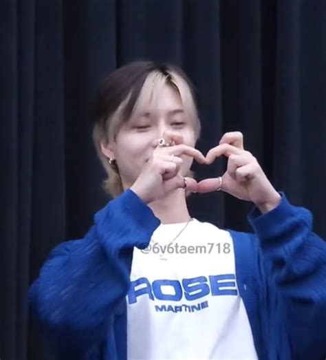 더쿠 아이돌들에게 급속도로 유행하고 있다는 고양이 하트 만들기