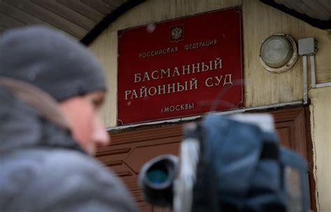 Суд 28 декабря заочно начнет рассматривать дело журналиста Невзорова о