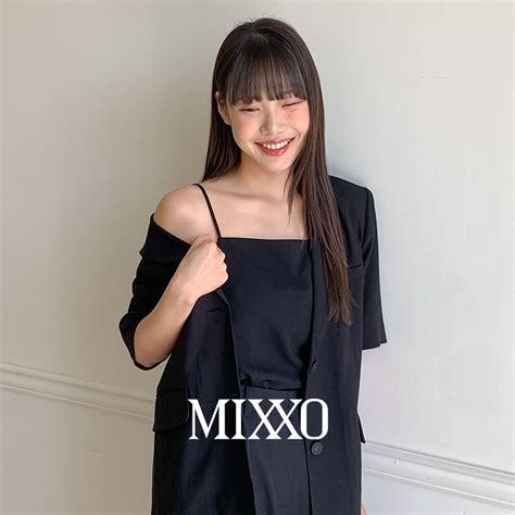 미쏘 유이수pick누적2만장 Cool🧊 스퀘어넥 나시 블라우스miwbne510a