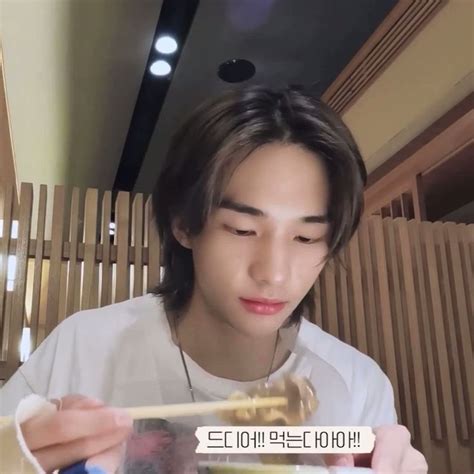 Hwang Hyunjin Doing Things On Twitter Twitter Reactions
