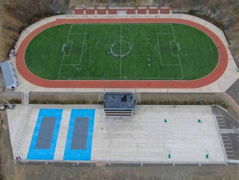 Бассейн хоккейн талбайтай спорт цогцолбор ашиглалтад орлоо