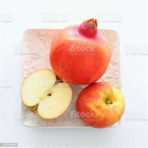 로 시 Hashanah 개념 석류와 애플 Raditional 기호입니다 플랫이 하다 개념에 대한 스톡 사진 및 기타 이미지