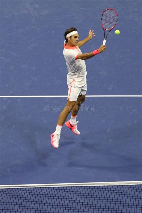 Чемпион Роджер Federer грэнд слэм 17 времен Швейцарии в действии во