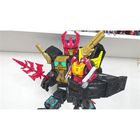 Hasbro The Transformers Black Zarak Legacy Generations Selects