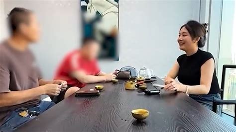 劳斯莱斯被撞坏女车主淡定合影后续：女子称不需要货车司机赔偿，自己因祸得福凤凰网视频凤凰网