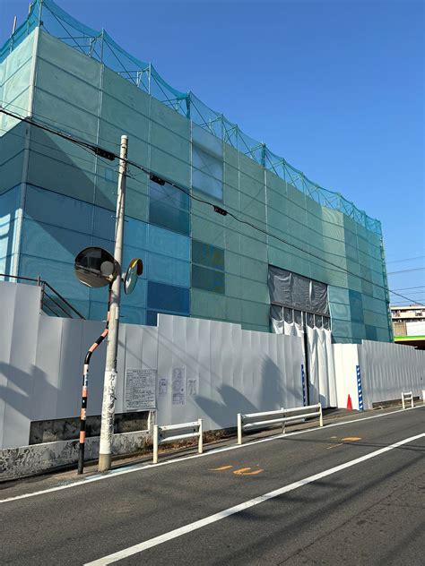 新事務所の建設予定地の解体工事が始まりました