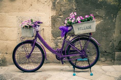 7 994 Bicicleta Del Vintage Con Las Flores Fotos De Stock Fotos
