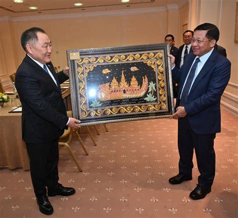 နိုင်ငံတော်စီမံအုပ်ချုပ်ရေးကောင်စီဥက္ကဋ္ဌ နိုင်ငံတော်ဝန်ကြီးချုပ်ဗိုလ်ချုပ်မှူးကြီး မင်းအောင်လ