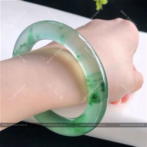 Phỉ Thuý Hoa Nổi Hoa Bay Là Gì Cách Nhận Biết Phỉ Thuý Hoa Bay Và Albite Ngọc Bích Phong Thủy