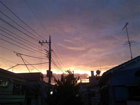 台風一過とまでは言えないけど夕焼けが少しだけ綺麗だった それにしても今回の台風は足が遅い Nori Norisa Flickr