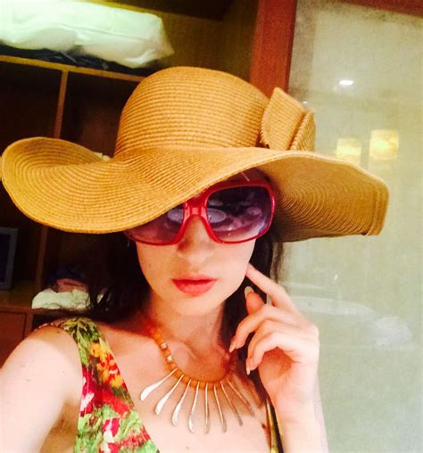 Bali Selfie Enjoyed Wearing This Huge Hat Selfies Floppy Hat Bali Huge How To Wear