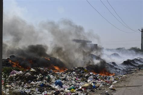 Garbage Started Burning Instead Of Natural Disposal Video प्राकृतिक