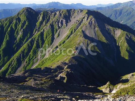 朝焼けの南アルプス：間ノ岳より農鳥岳方面 No 29579635｜写真素材なら「写真ac」無料（フリー）ダウンロードok