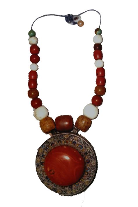 Монгол Улсад цор ганц үзмэрийн нэг Үзэмчин эхнэрийн иж бүрэн зүүтгэл