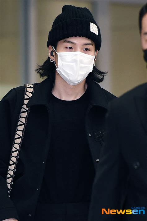 방탄소년단 슈가 오색빛깔 매력 담긴 눈빛 포토엔hd 네이트 뉴스