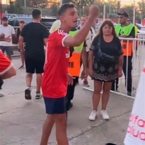 “no Corren Una Pelota Y Ganan Fortuna La Furia De Un Hincha De