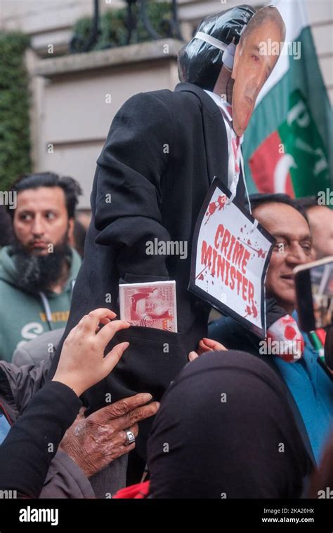Supporters Of Pakistan Tehreek E Insaf Arrive At Avenfield House Where