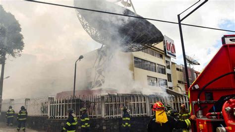 Crisis En Ecuador Ecuador Impone El Toque De Queda Y La Militarización