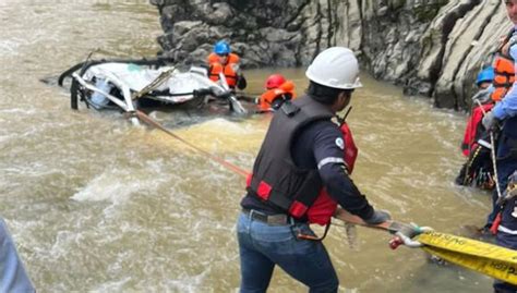 Huánuco tres fallecidos tras despiste de camioneta al Río Huallaga accidente despiste