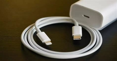 Оригинальное зарядное устройство Apple для iPhone, какие у него ...