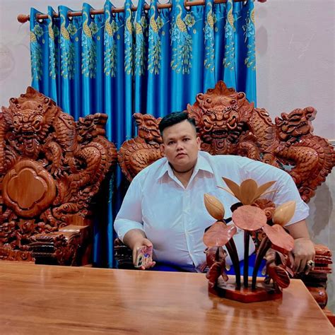 ប្រុស ឡា គ្រឿងសង្ហារឹម