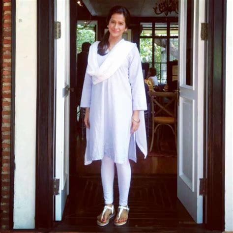Devna Panis Feet