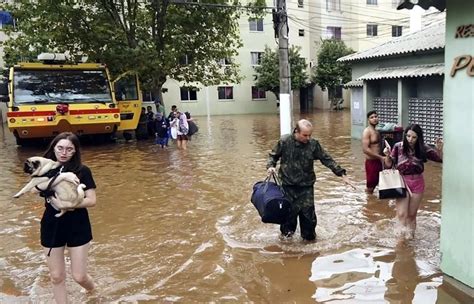 Suman 60 Muertos Por Inundaciones En Brasil